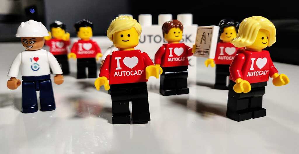 Les figurines Lego AutoCAD distribuées aux Autodesk Universities ...